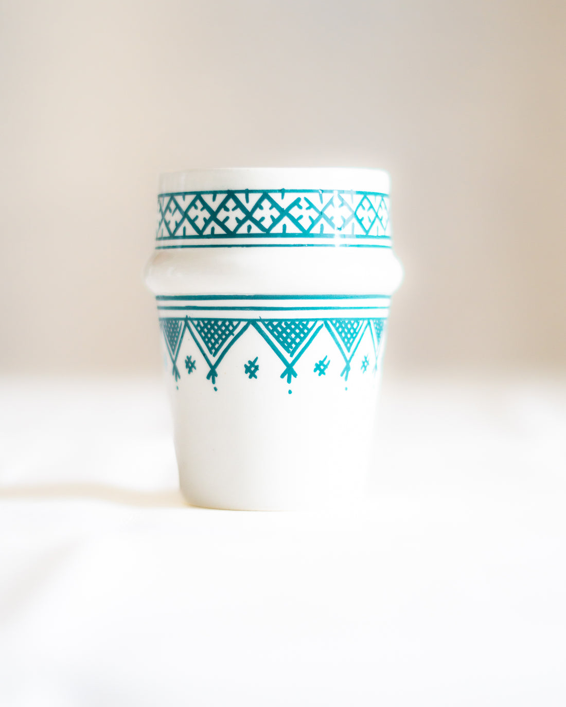 Verre Beldi Artisanal Marocain Blanc et Bleu – Maison Medina